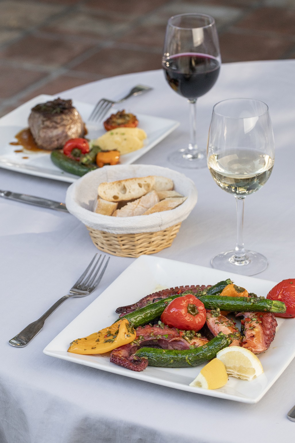 La carte des plats et des menus de notre restaurant l'Oustau de Saint Marc